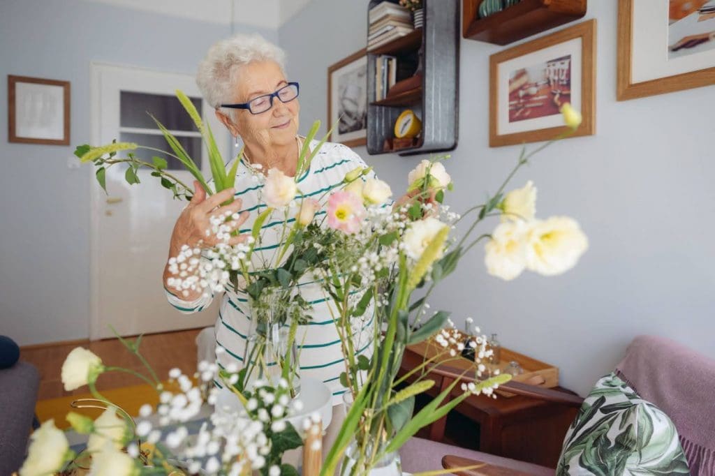 Floral Arranging For Seniors: 10 Easy Arrangements